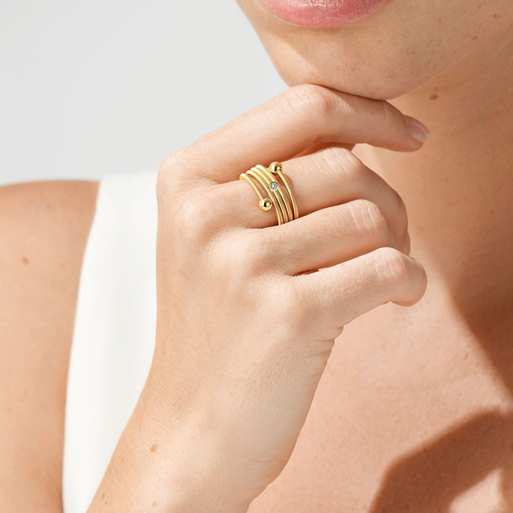 Niessing Colette C Embrace ring 4 windings with setting